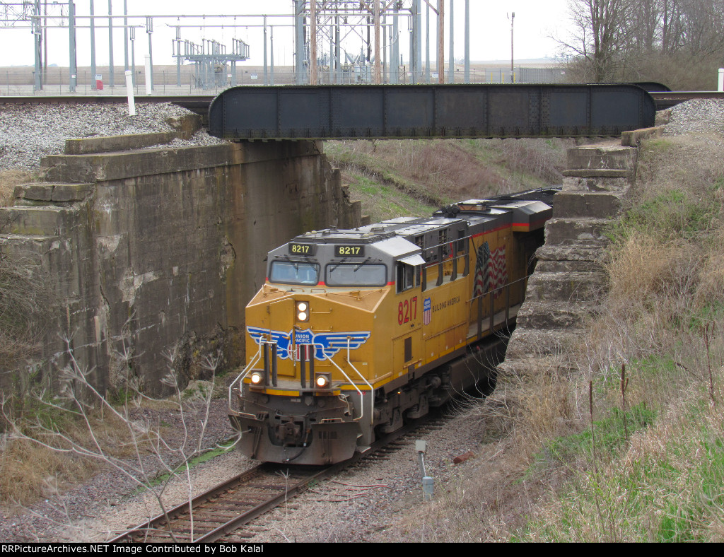 UP 8217 7293 Northbound under NS Bridge